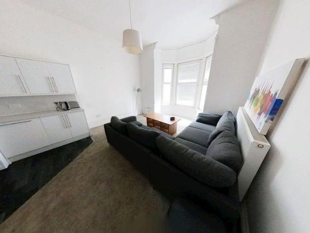 5 bedroom apartment to rent