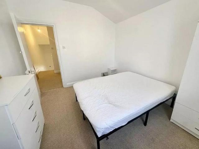 5 bedroom apartment to rent