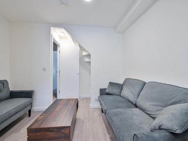 5 bedroom apartment to rent