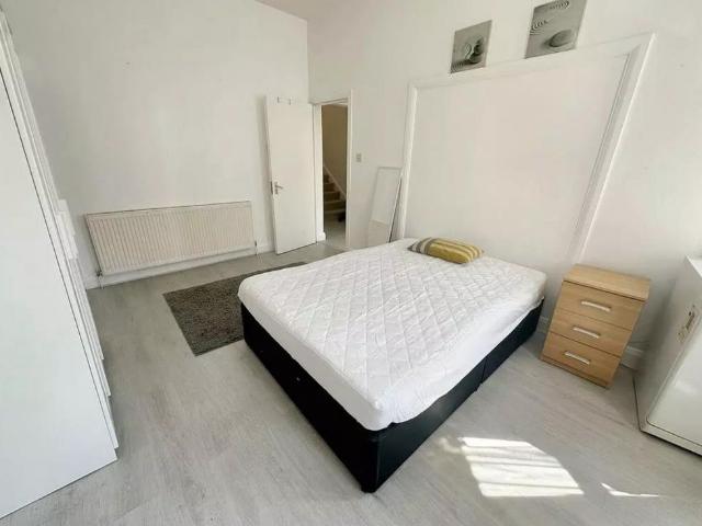 5 bedroom apartment to rent