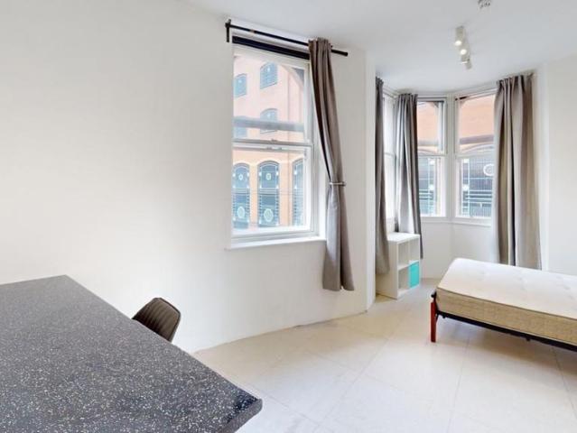5 bedroom apartment to rent