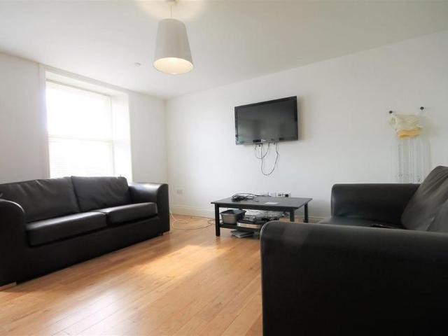 5 bedroom apartment to rent