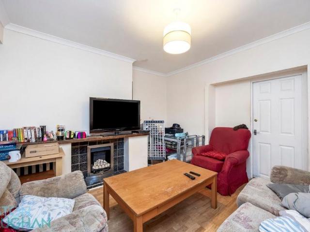 5 bedroom apartment to rent