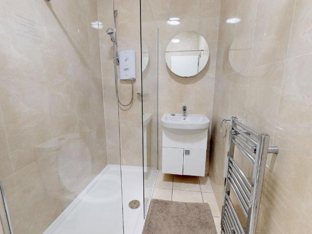 5 bedroom apartment to rent