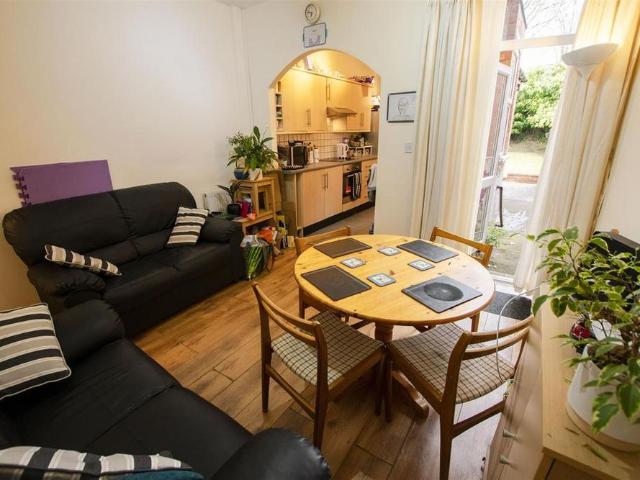 5 bedroom apartment to rent