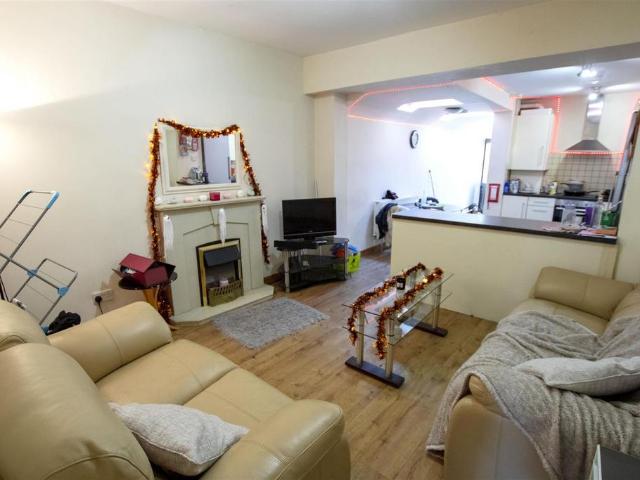 5 bedroom apartment to rent