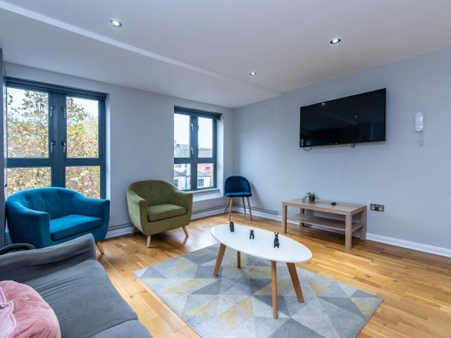 5 bedroom apartment to rent