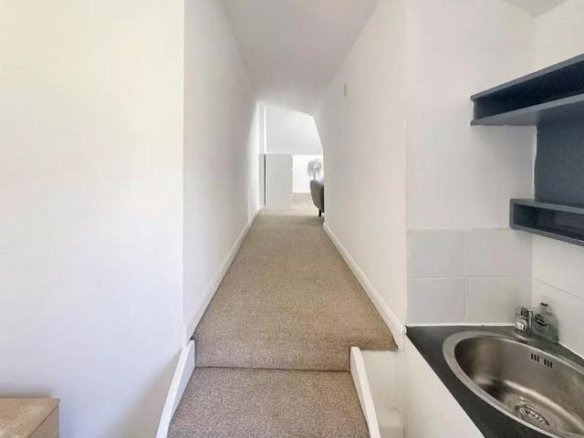 5 bedroom apartment to rent