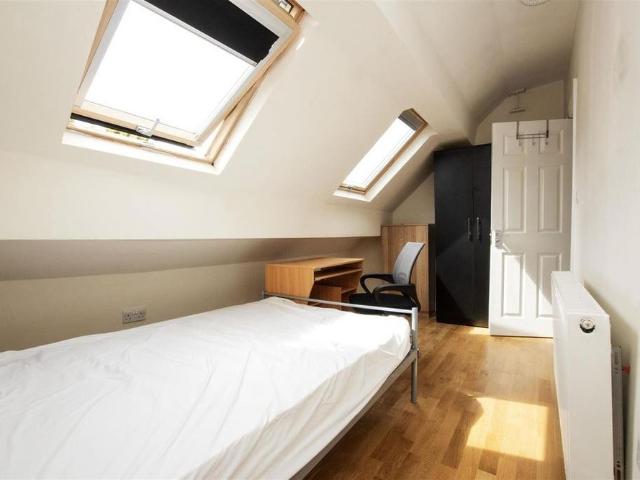 5 bedroom apartment to rent