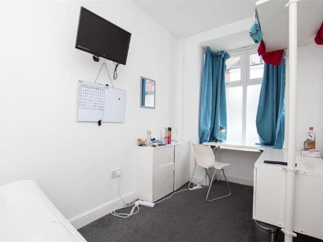 5 bedroom apartment to rent
