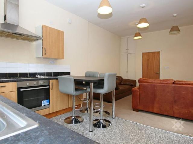 5 bedroom apartment to rent