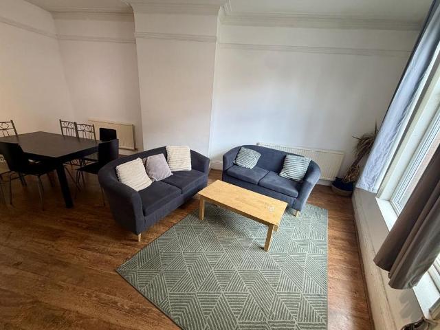 5 bedroom apartment to rent