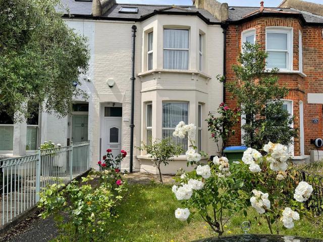 5 bedroom apartment to rent