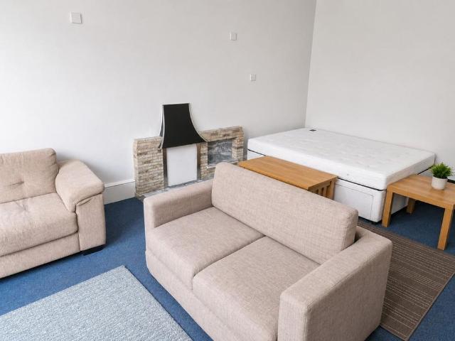 5 bedroom apartment to rent