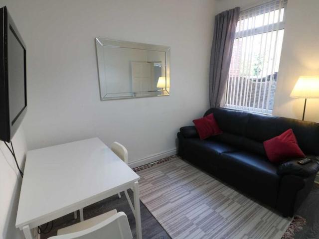 5 bedroom apartment to rent