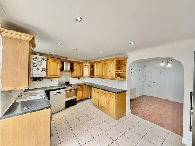 5 bedroom apartment to rent