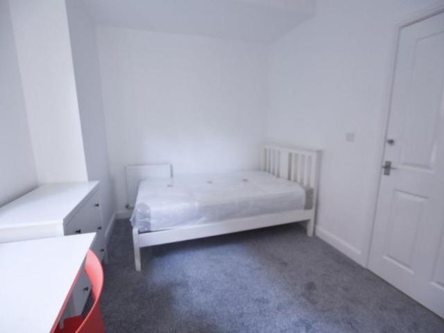 5 bedroom apartment to rent