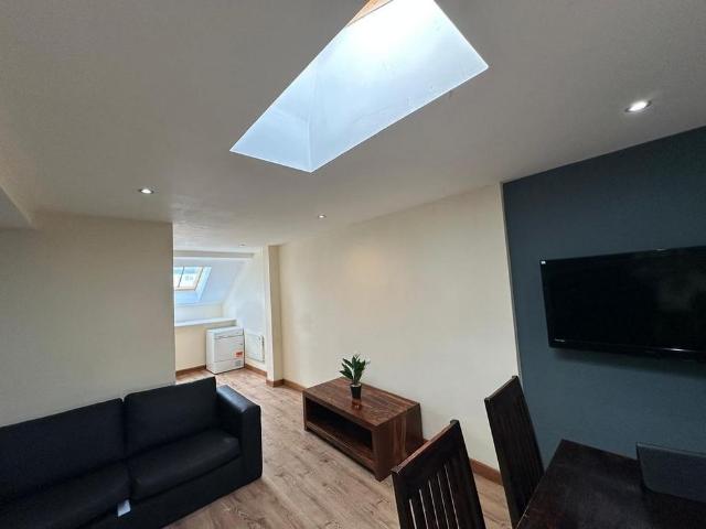 5 bedroom apartment to rent