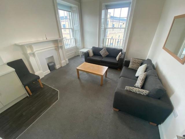5 bedroom apartment to rent