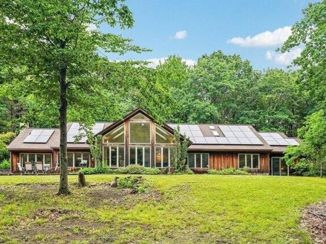 5 bedroom, Ashby MA 01431 105040404