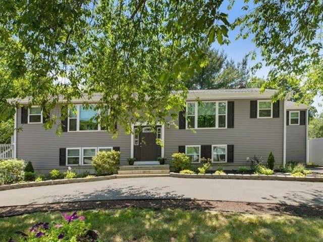 5 bedroom, Attleboro MA 02703 104689890