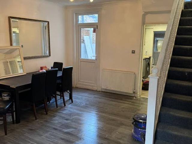 5 bedroom available in E13