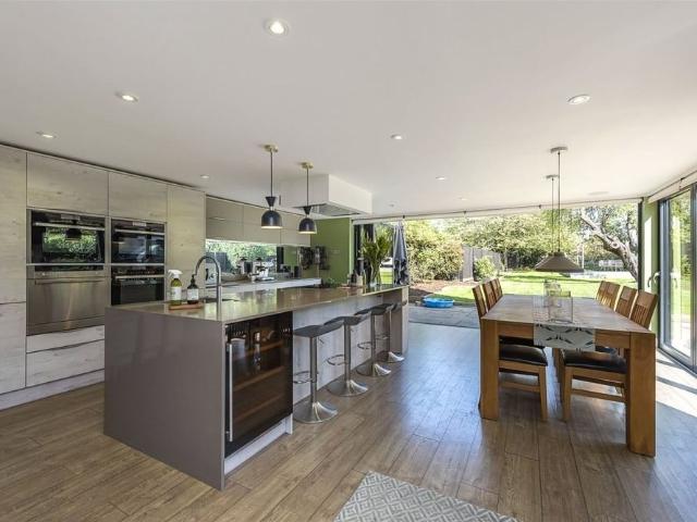 5 bedroom barn to rent