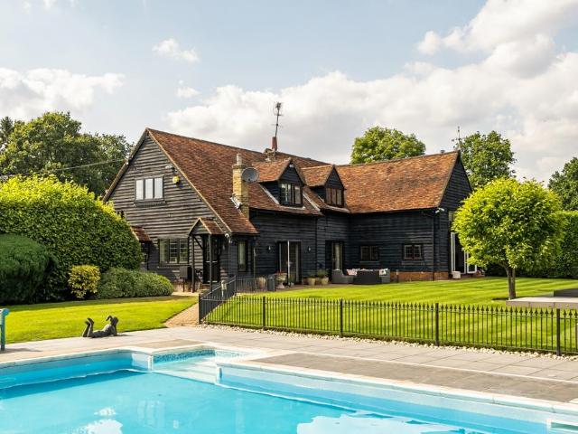 5 bedroom barn to rent