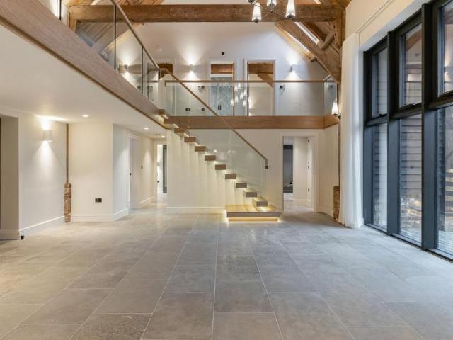 5 bedroom barn to rent