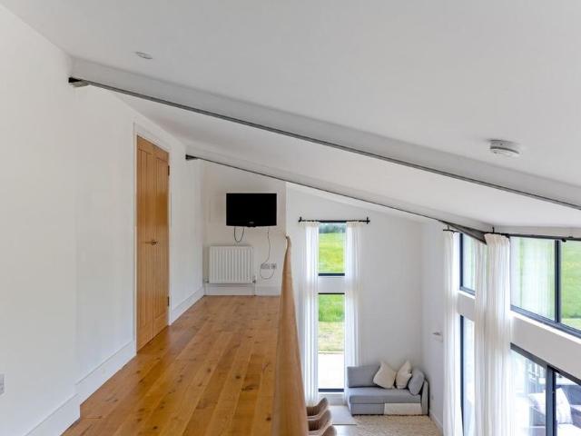 5 bedroom barn to rent