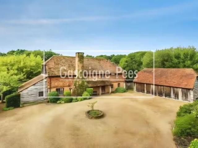 5 bedroom barn conversion for rent in Horsell, Woking, GU21