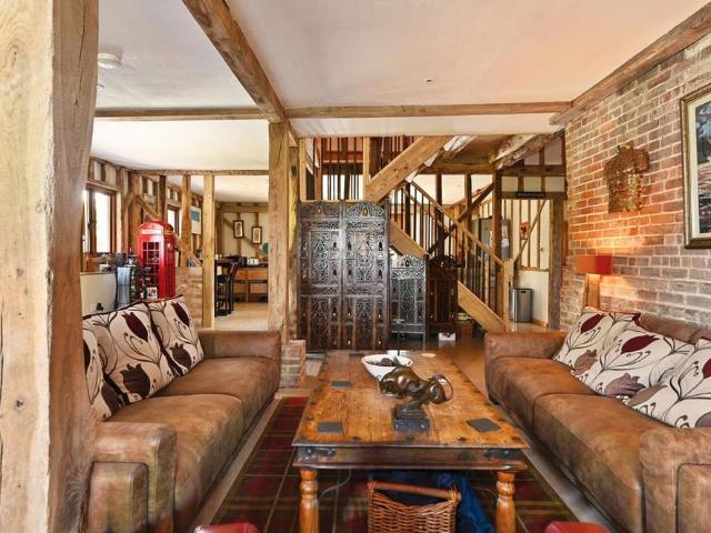 5 bedroom barn conversion to rent