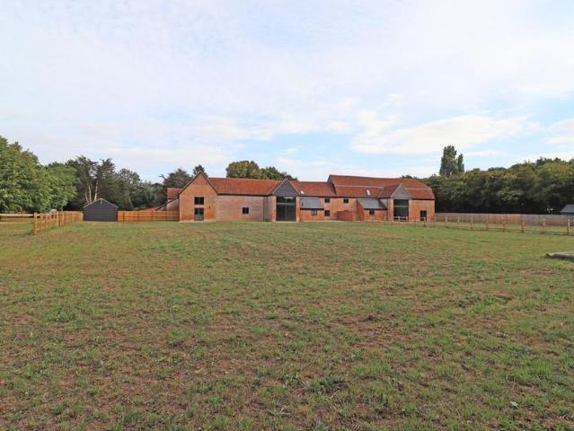 5 bedroom barn conversion to rent