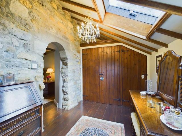 5 bedroom barn conversion to rent