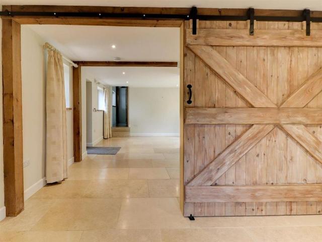 5 bedroom barn conversion to rent