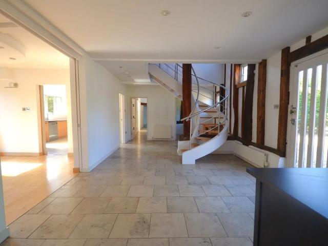 5 bedroom barn conversion to rent