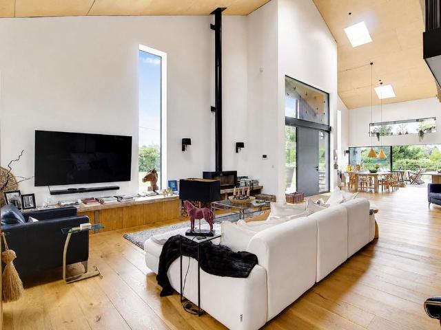5 bedroom barn conversion to rent