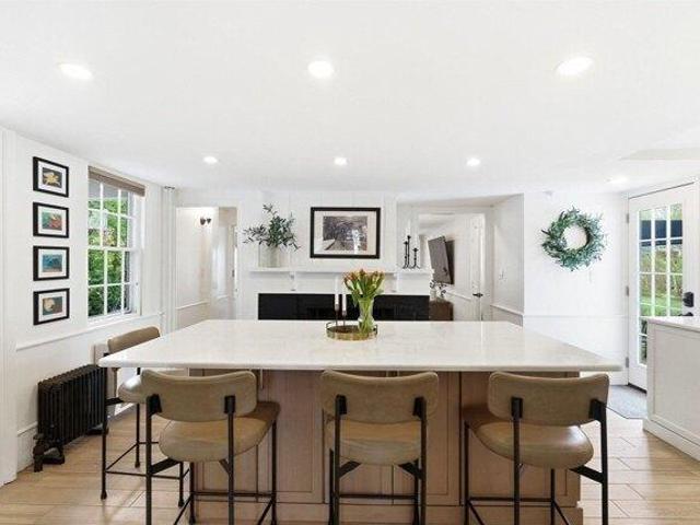 5 bedroom, Bedford MA 01730 102801447