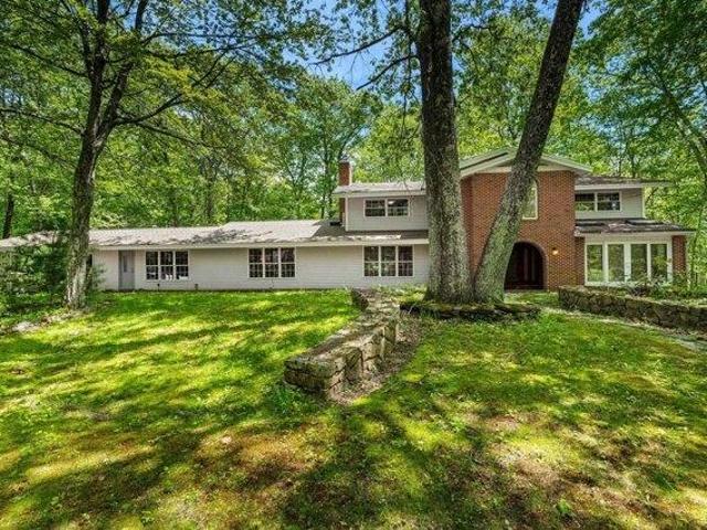 5 bedroom, Bedford NH 03110 LS103019262