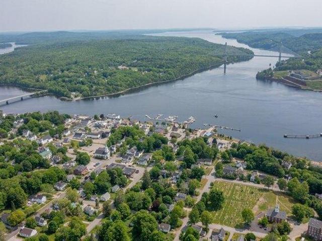 5 bedroom, Bucksport ME 04416 105093633
