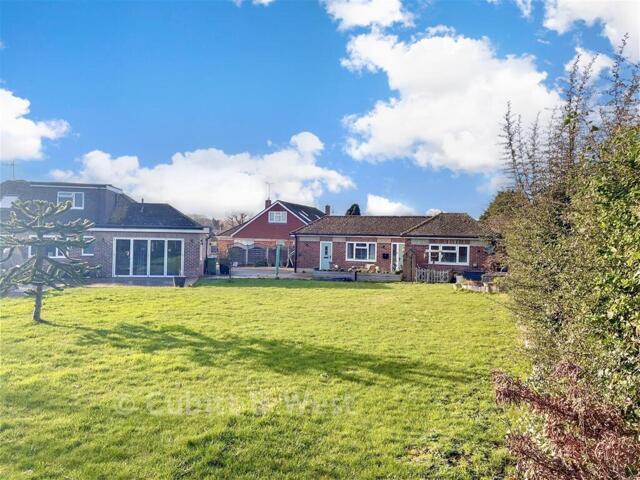 5 Bedroom Bungalow Ashington West Sussex LS99840324