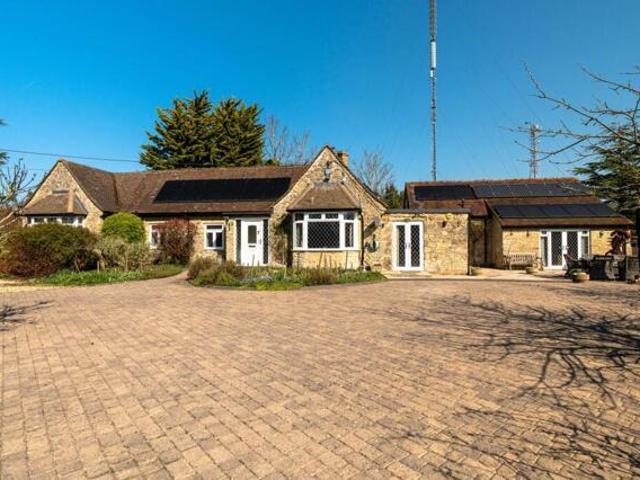 5 Bedroom Bungalow Beckley Oxfordshire LS101677140