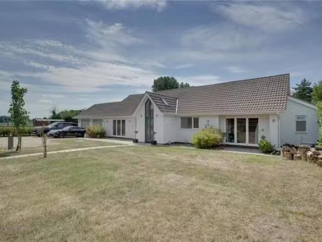 5 bedroom bungalow for rent in Chapel Lane, Tuddenham, Bury St.