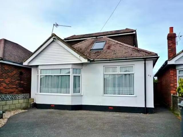 5 bedroom bungalow for rent in Bascott Road, Bournemouth, BH11.