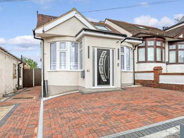 5 Bedroom Bungalow For Rent In Woodford Green, Greater London