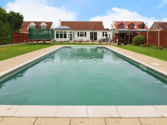 5 bedroom bungalow for sale