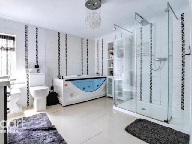 5 bedroom bungalow for sale