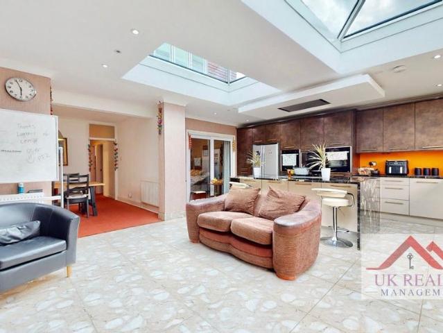 5 bedroom bungalow for sale