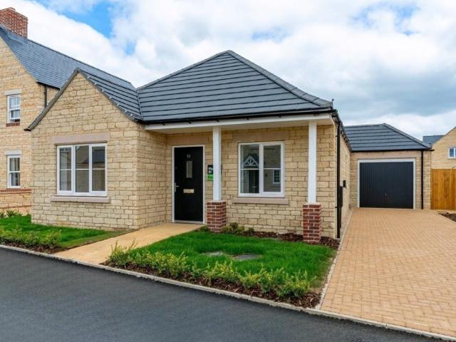 2 bedroom bungalow for sale