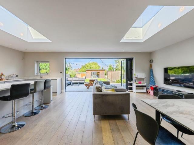 5 bedroom bungalow for sale
